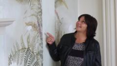 David Parr: Artist's 'awe' at 1880s artisan decorated house - BBC News