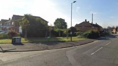 Slough: Murder arrests after man found with injuries dies - BBC News