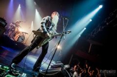 Paris attacks: Photos capture fatal rock concert - BBC News