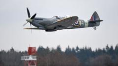Spitfire flight over Southampton marks 80th anniversary - BBC News