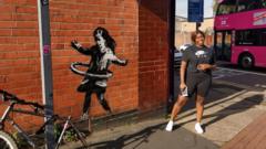 'Banksy' artwork appears on Nottingham wall - BBC News