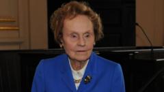 The Archers star reveals sacking secret after 60 years - BBC News