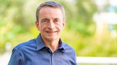 Intel buys time with 'retrofit' Rocket Lake desktop PC chips - BBC News