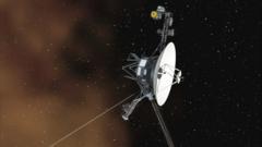 Voyager 2: Nasa fully back in contact with lost space probe - BBC News