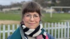 Mayhill riot: Swansea community rallies together after violence - BBC News