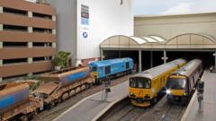How to build the perfect model railway - BBC News