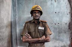 The Indian man who chases fires - BBC News