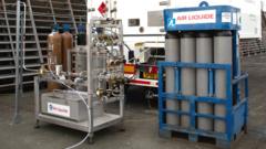 Rolls-Royce tests a jet engine running on hydrogen - BBC News