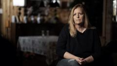 Lisa Montgomery: Looking for answers in the life of a killer - BBC News