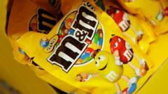 M&Ms replacing spokescandies with comedian Maya Rudolph - BBC News