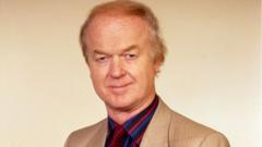 'Voice of football' Archie Macpherson hid black despair - BBC News