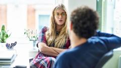 5 hábitos de conversa que podem melhorar suas relações - BBC News Brasil