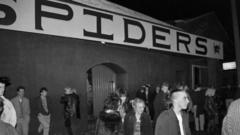 Spiders in Hull: Music venue photos display a 'rare gem' - BBC News