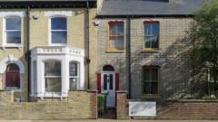 David Parr: Artist's 'awe' at 1880s artisan decorated house - BBC News