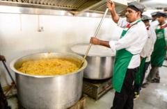 India's Indira canteen: The best meal you can buy for 13 cents - BBC News