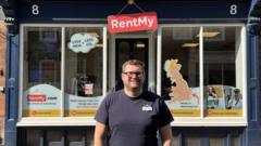 Manningtree: The tiny town that dreams of saving the planet - BBC News