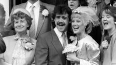 Coronation Street: Tributes paid to actress Jean Alexander - BBC News