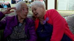 TikTok singer Amy Hawkins, 110, becomes viral sensation - BBC News