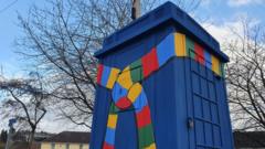 Dr Who: Newport police box gets Tardis makeover - BBC News