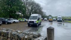 Frankie Morris: Three arrested after teen's disappearance - BBC News