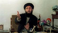 Afghan warlord Hekmatyar returns to Kabul after peace deal - BBC News