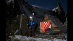 In pictures: Jonathan Griffith's mountain photography - BBC News