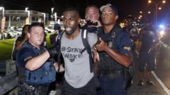 US police shootings: Protests spread with dozens of arrests - BBC News