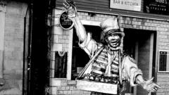 Ally Bally Bee writer tribute unveiled in Galashiels - BBC News