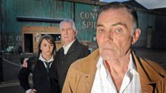 Scots actor Maurice Roeves dies aged 83 - BBC News