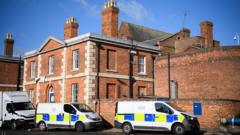 More prisons to get 'game changing' X-ray body scanners - BBC News