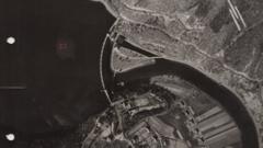 'Secret' Dambusters photos go under hammer - BBC News