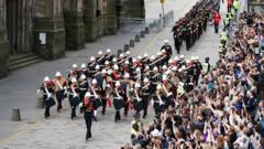 Queen Elizabeth II's cortege met by huge crowds in Edinburgh - BBC News