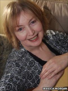 Sixties singer Mary Hopkin's daughter's debut release - BBC News