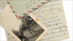 James Dean letters to girlfriend to be auctioned - BBC News
