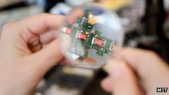 Self-sculpting sand robots are under development at MIT - BBC News