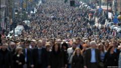 Day in pictures: 13 March 2013 - BBC News