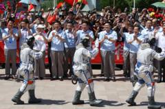 Day in pictures: 11 June 2013 - BBC News