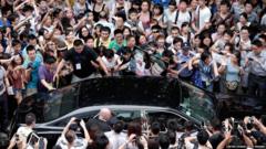 Day in pictures: 20 June 2013 - BBC News