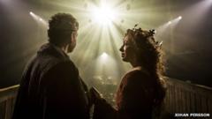Sir Kenneth Branagh's Macbeth impresses in Manchester - BBC News