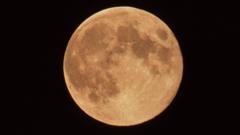 Can a full Moon really affect your sleep? - BBC News
