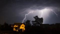 Your photos of recent UK lightning - BBC Weather