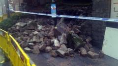 Heavy rain causes flooding in Nottinghamshire - BBC News