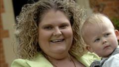 'Test-tube baby' Brown hails pioneers on 35th birthday - BBC News