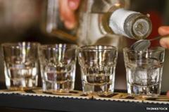 Ukraine: The vodka vending machine - BBC News