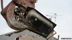 Philpott fire deaths house in Derby is demolished - BBC News