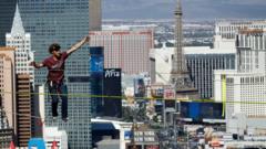 Day in pictures: 17 October 2013 - BBC News