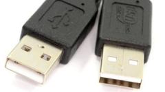 Reversible USB cable design finished - BBC News