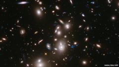 Deepest galaxy cluster ever pictured by Hubble - BBC News