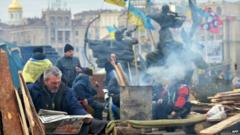 Ukraine ex-minister Lutsenko hurt in clashes in Kiev - BBC News