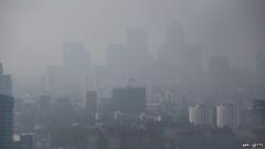 Air pollution: High levels to spread across England - BBC News